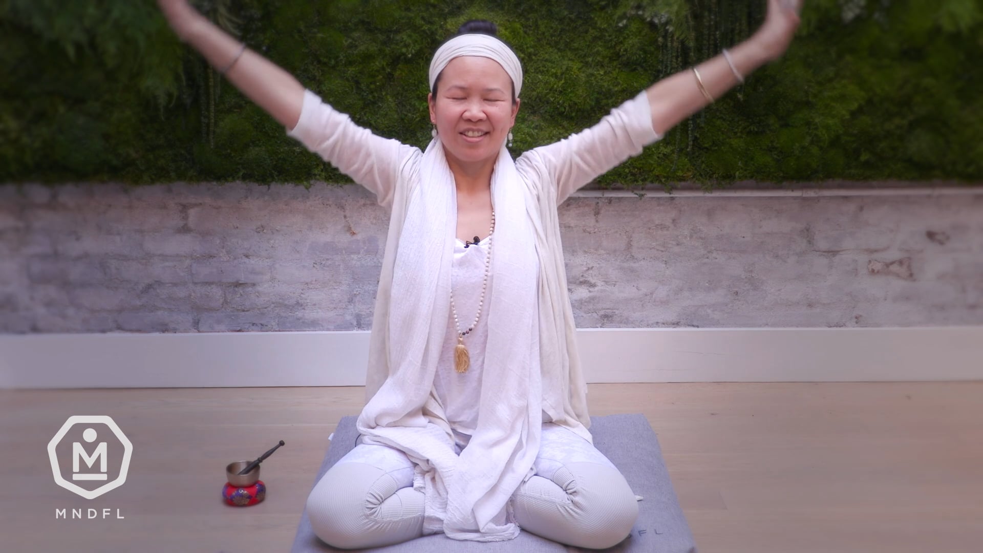 Valerie Oula - 1 Minute - Aura Sweep - MNDFL Video